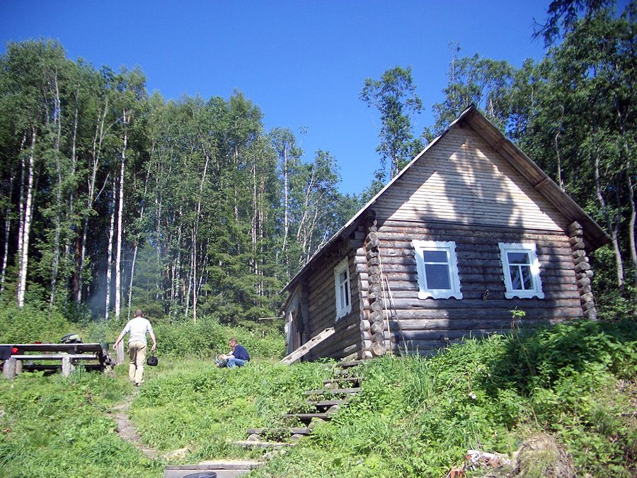 Domik v Dumino (the House in Dumino), forest shelter